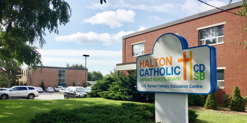 Trường Trung học Halton District School Board | duhocnamphong.vn