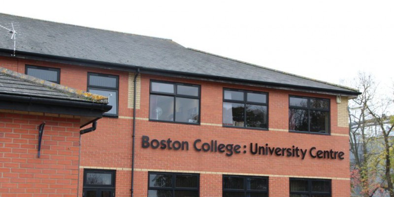 Trường Trung học Boston College (England) | duhocnamphong.vn